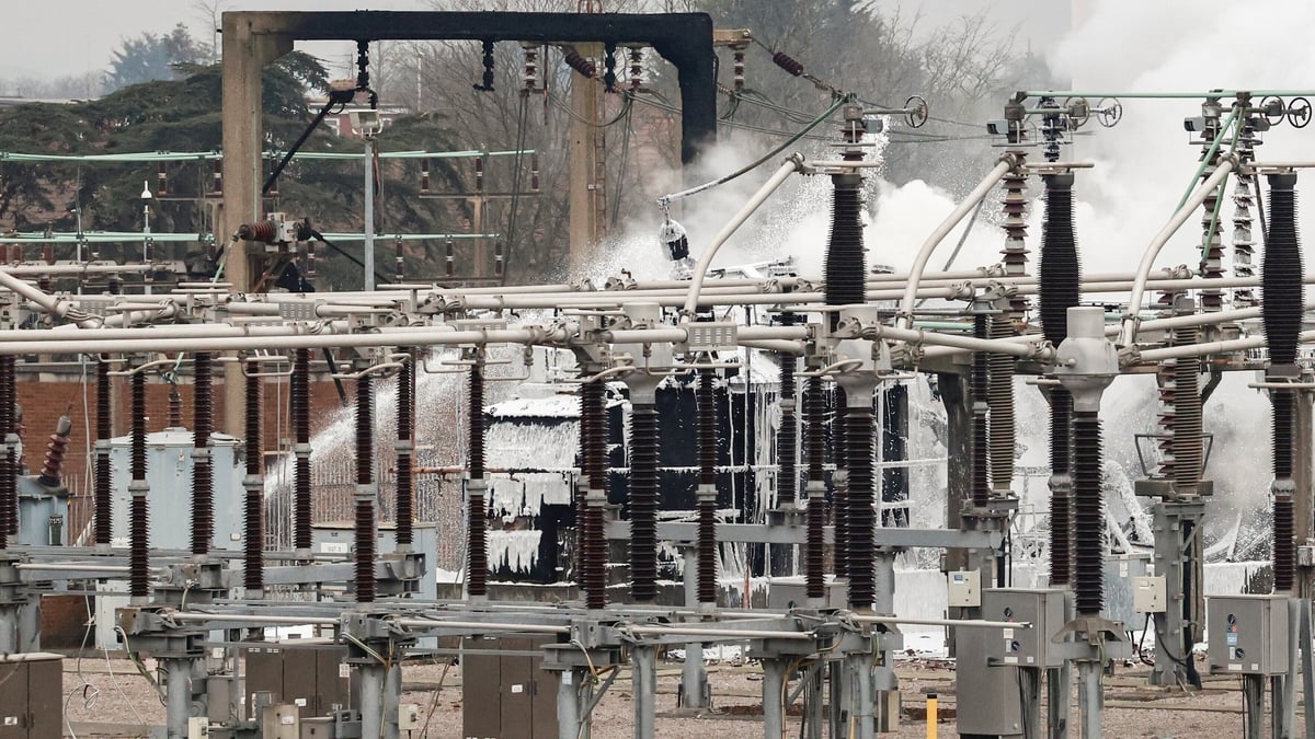 London's Heathrow Airport to close all day after substation fire ...