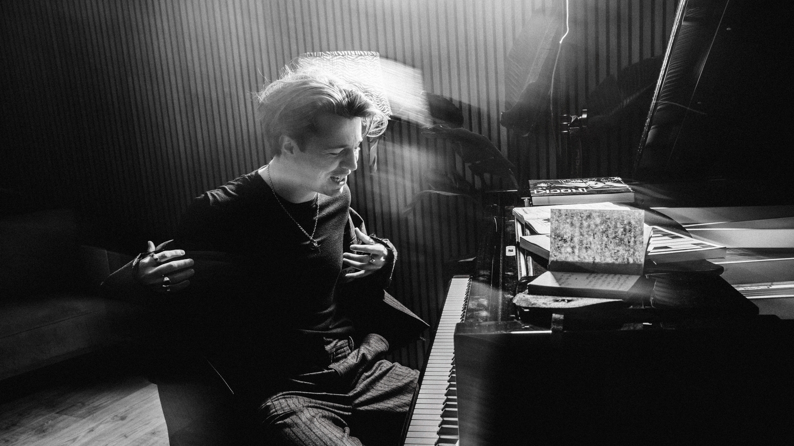 Behind the music - Isaac Stuart