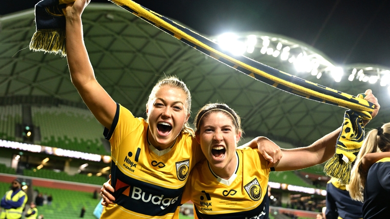 Rowe helps Mariners to first A-League Grand Final win