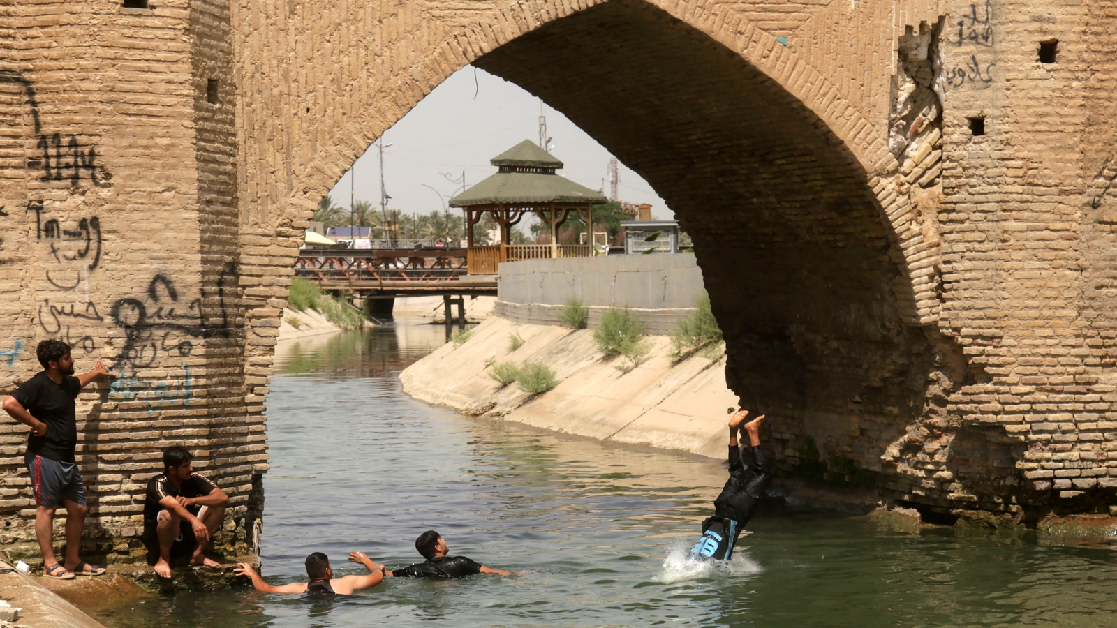 Temperatures soar to dangerous levels in southern Iraq