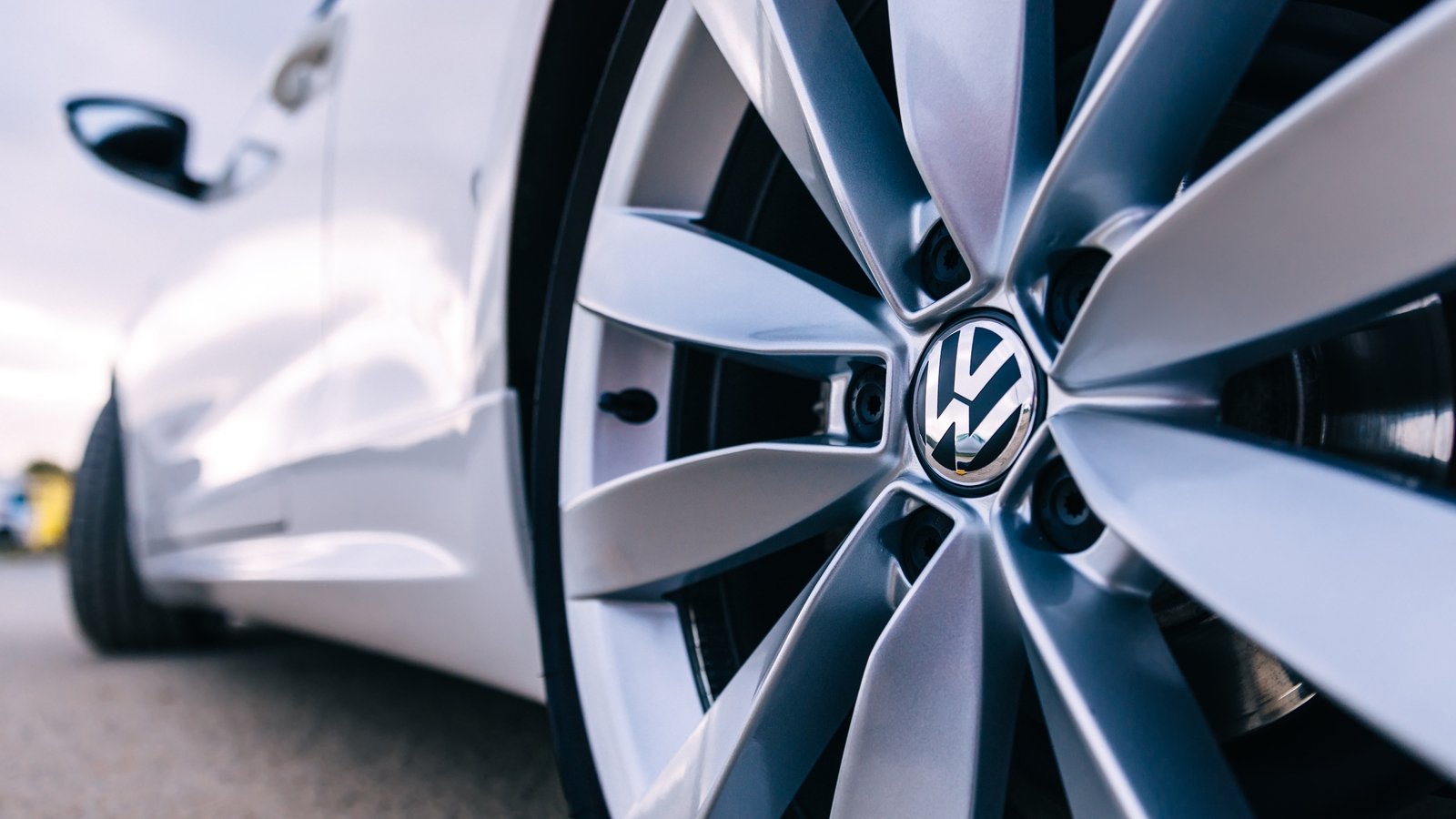 Volkswagen CEO flags 'massive' US investments in talks