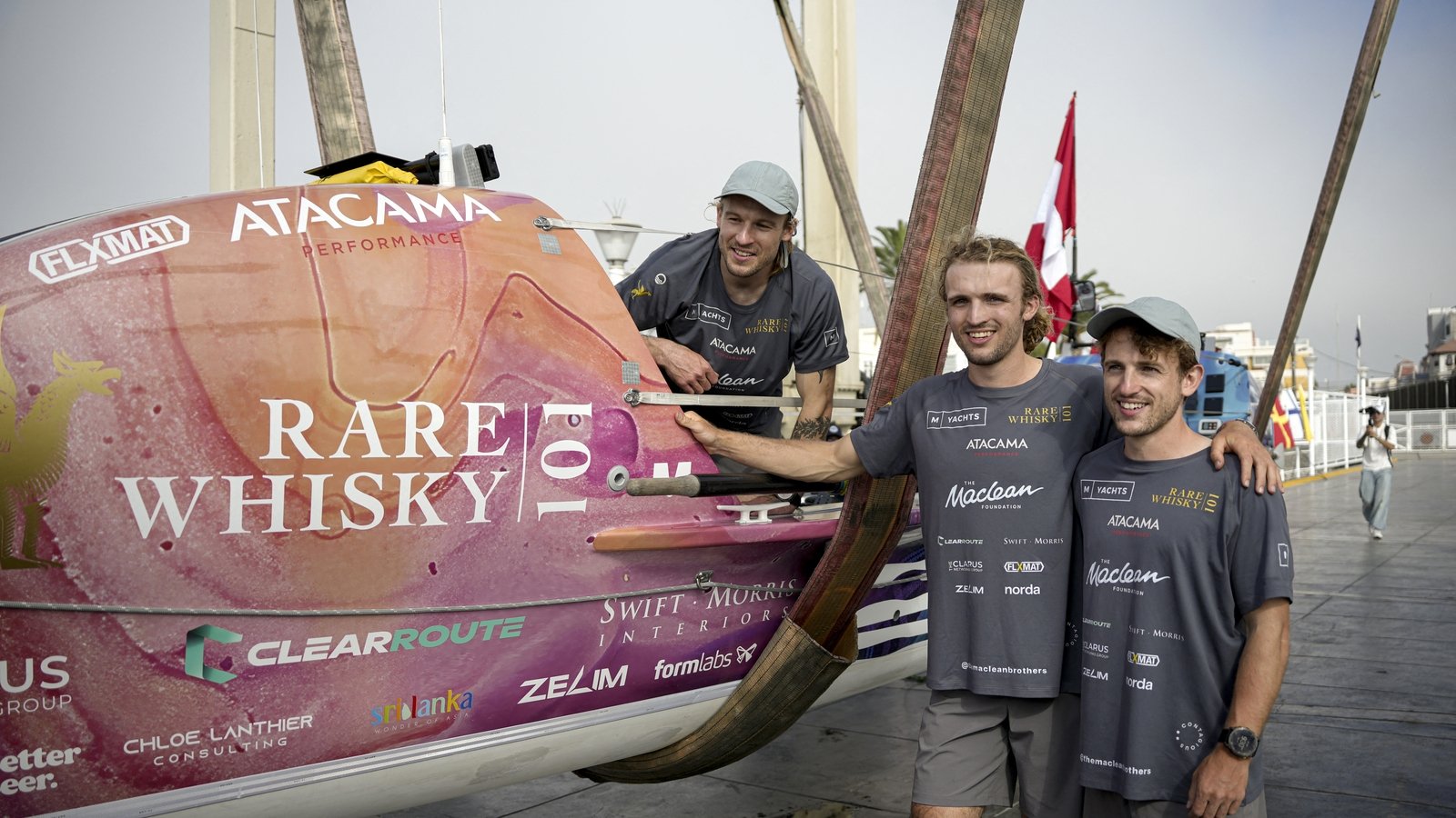 Rocker offers support to brothers rowing across Pacific