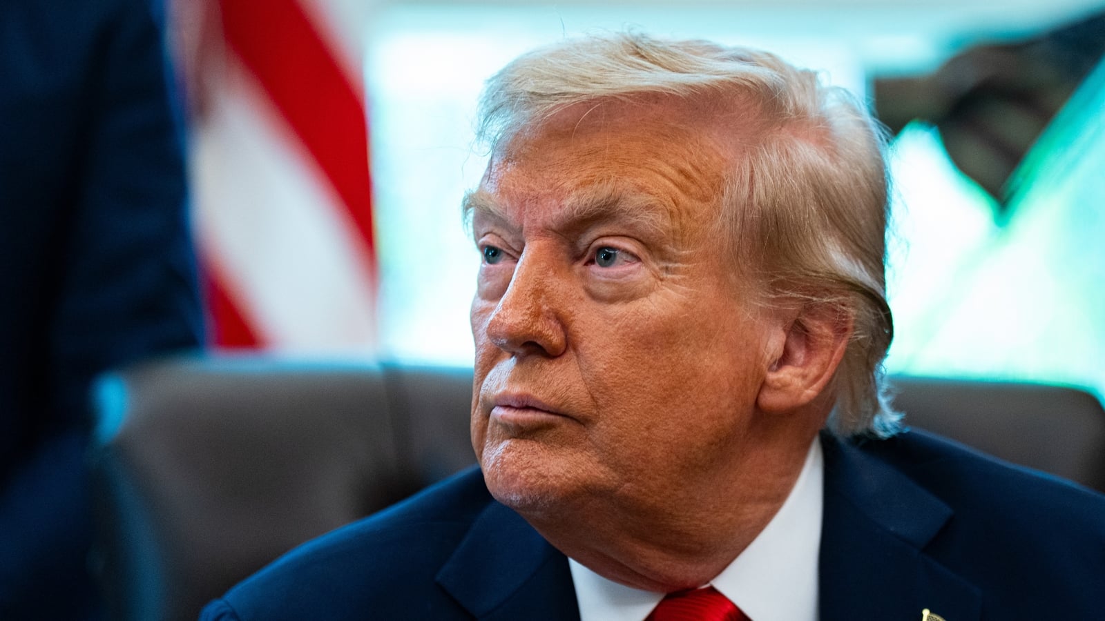 Trump ag bagairt tuilleadh taraifí a thabhairt isteach