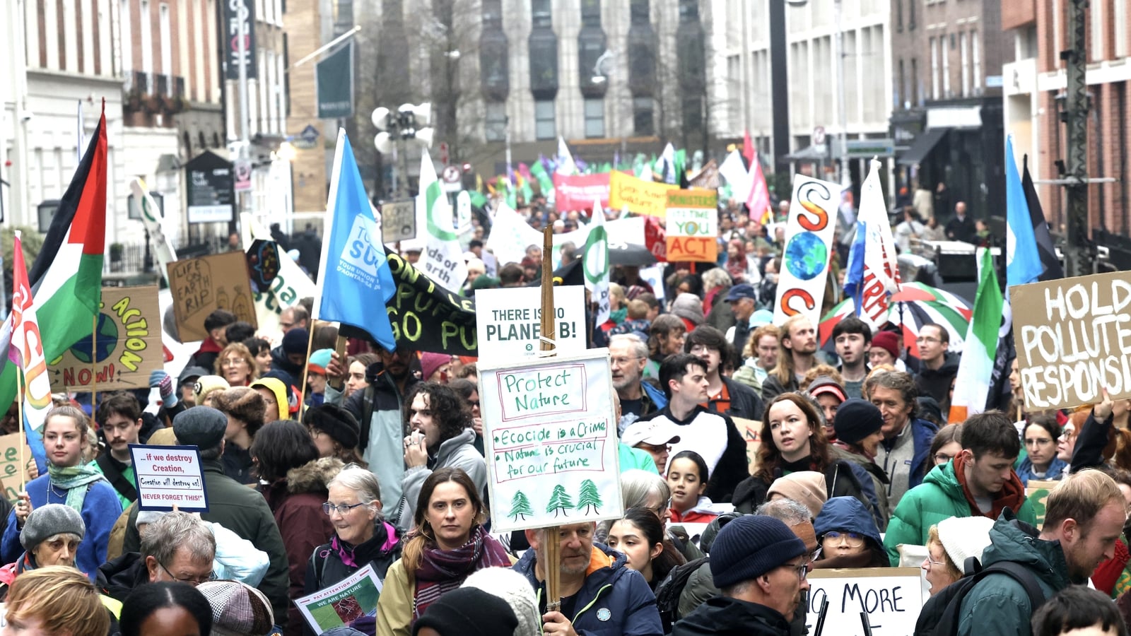 Thousands attend rally calling for climate action policy