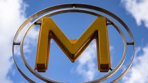 Man arrested after three women stabbed in Paris metro