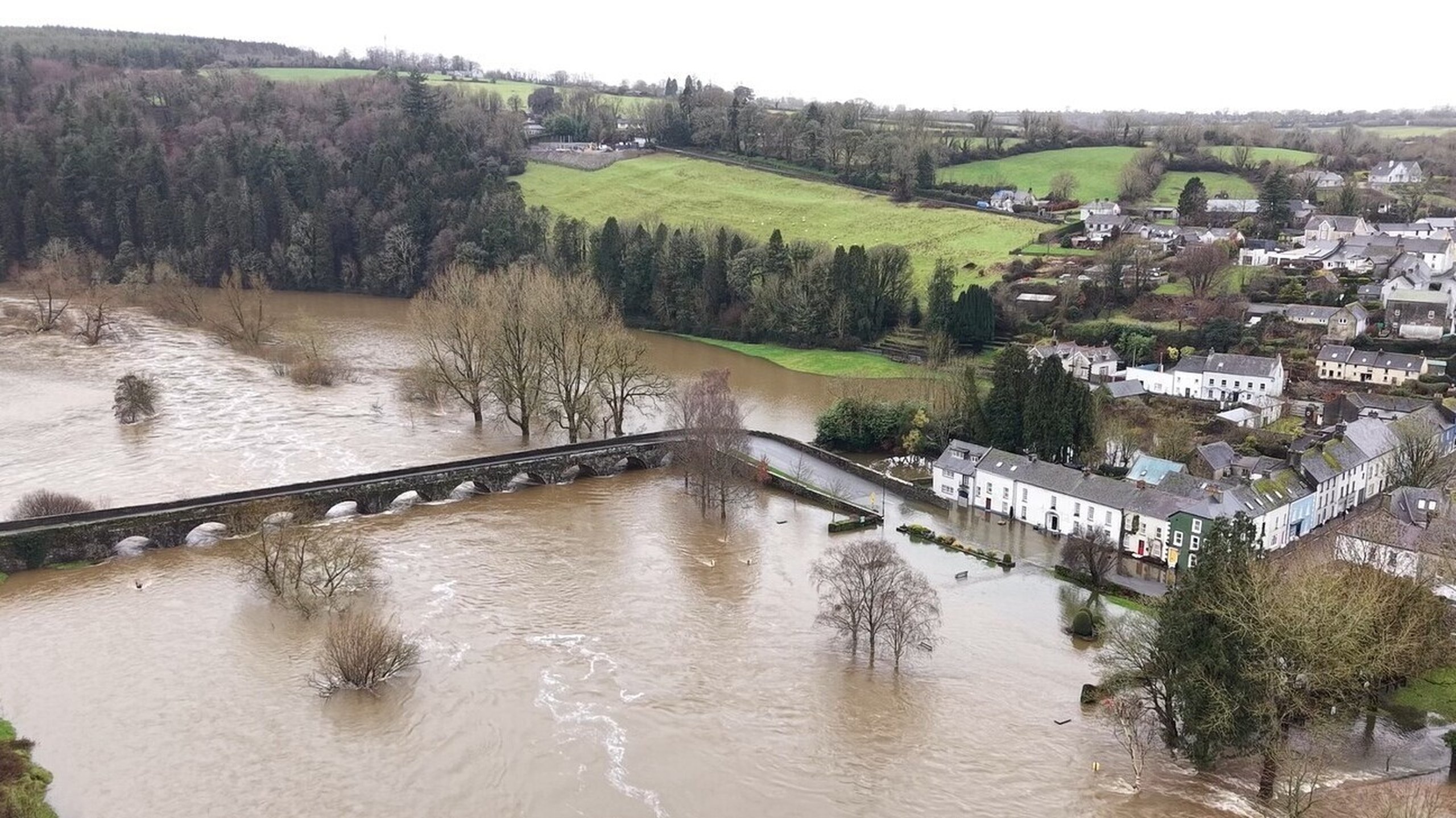 As it happened: Further flooding hits southeast towns